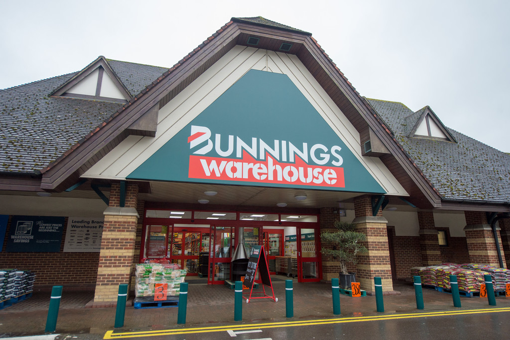 Hurst deliver fit out of new Bunnings Warehouse at Walton-on-Thames